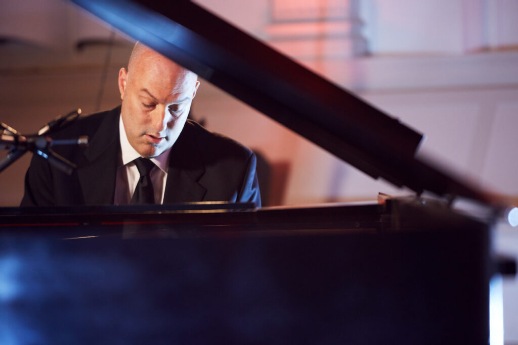 Pianist Ron Poster – Music Management