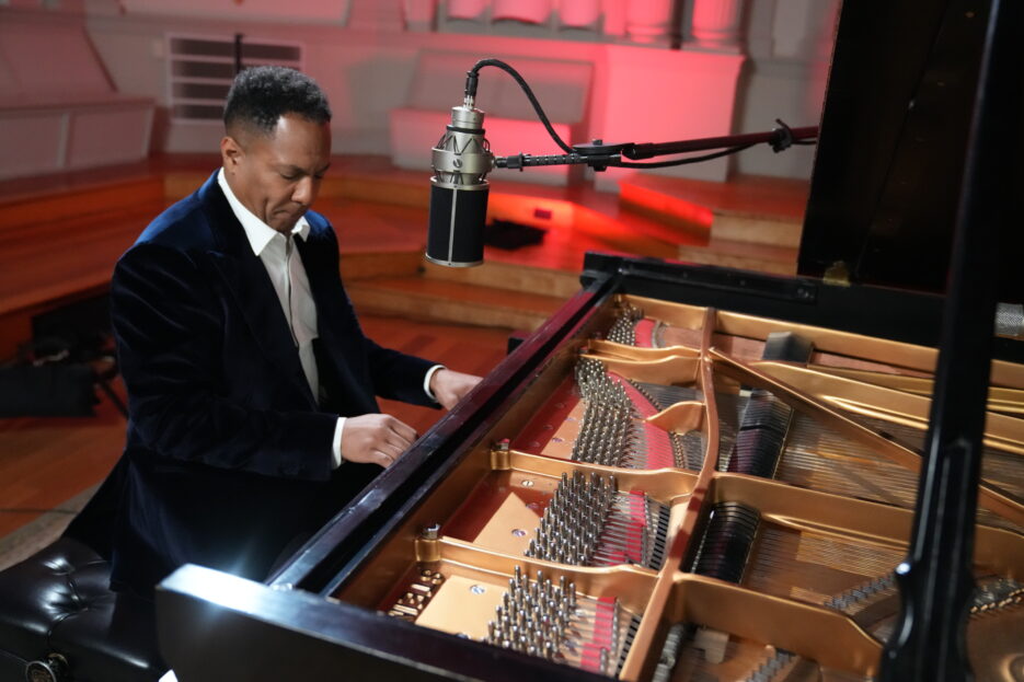 Pianist Ryan Brown – Music Management